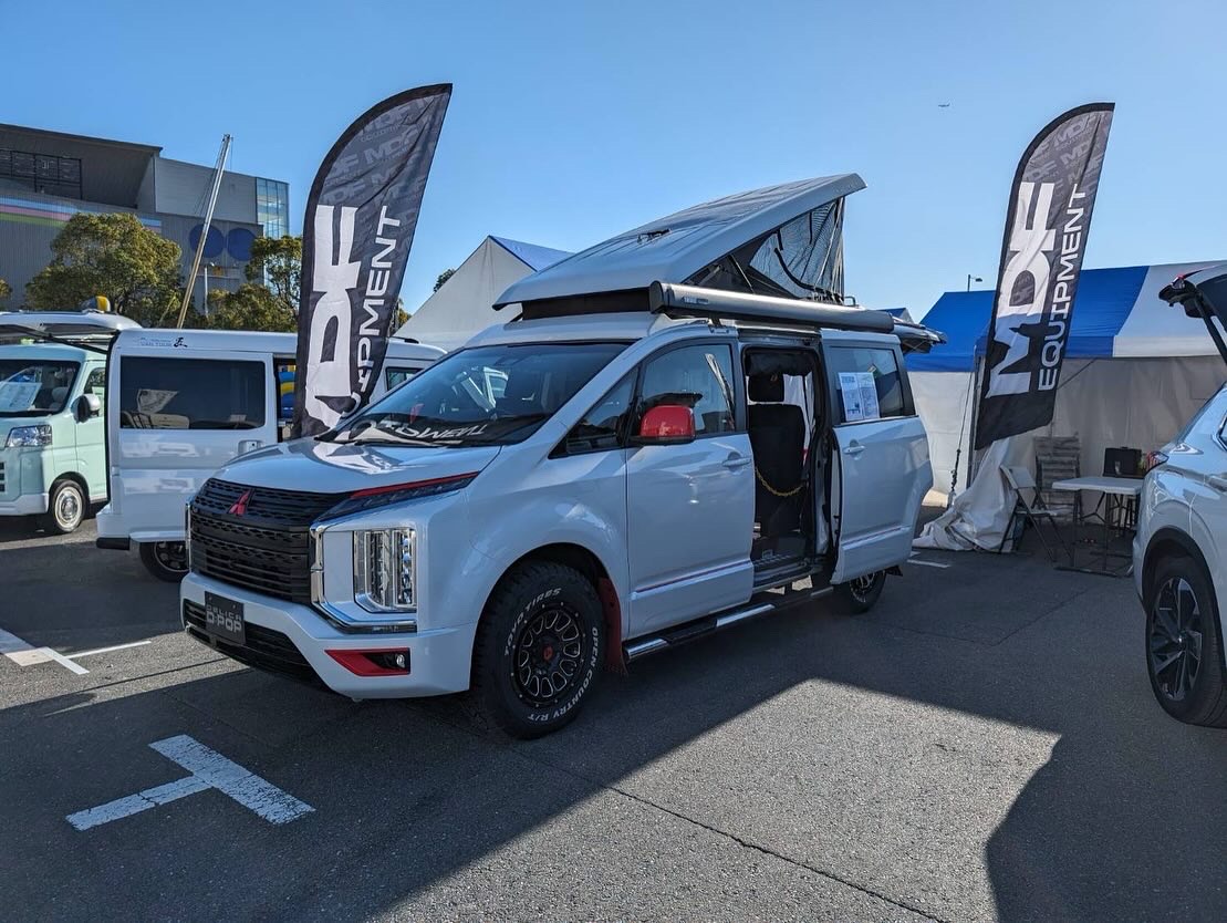 デリカD5専用パーソナルテーブルキット | MDF EQUIPMENT