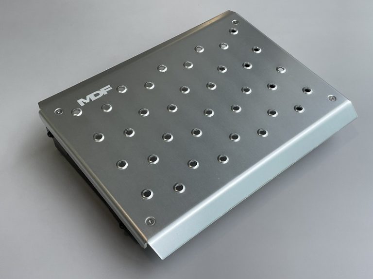 デリカD:5 フットレスト 助手席 便利グッズ | MDF EQUIPMENT